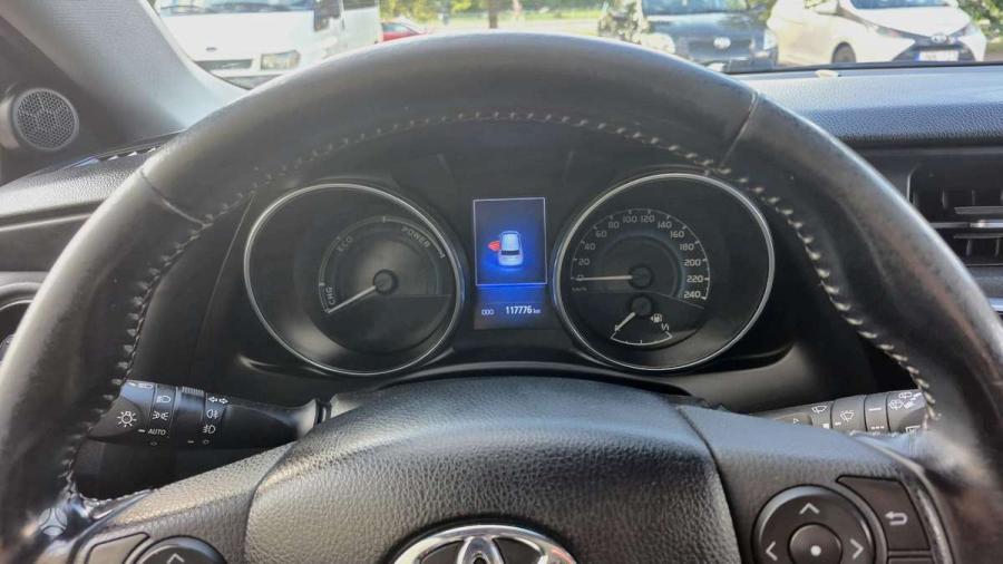 Grey Toyota Auris 2017 in Vilnius, with an engine capacity of 1.80 L and mileage of 117 thousand km for 12500 €, photo 12 on AUTOMOTO.COM.LV