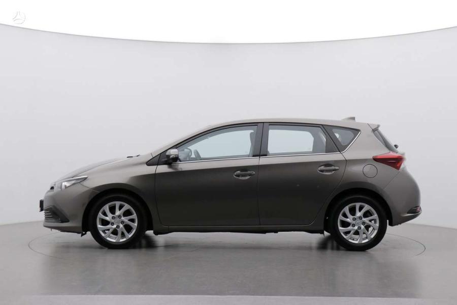 Grey Toyota Auris 2017 in Vilnius, with an engine capacity of 1.60 L and mileage of 144 thousand km for 10900 €, photo 5 on AUTOMOTO.COM.LV