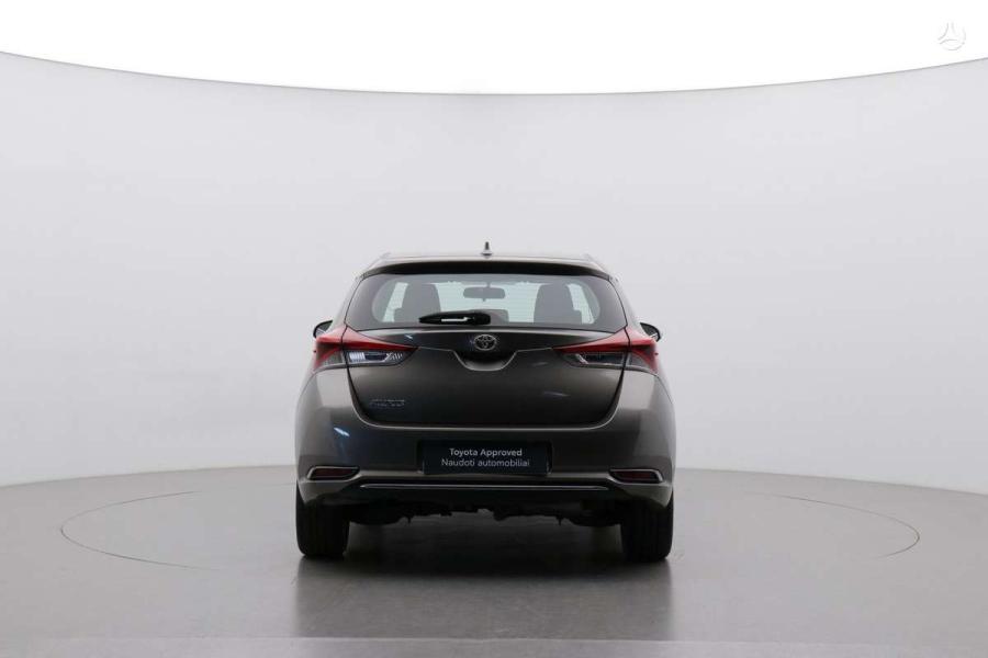 Grey Toyota Auris 2017 in Vilnius, with an engine capacity of 1.60 L and mileage of 144 thousand km for 10900 €, photo 6 on AUTOMOTO.COM.LV