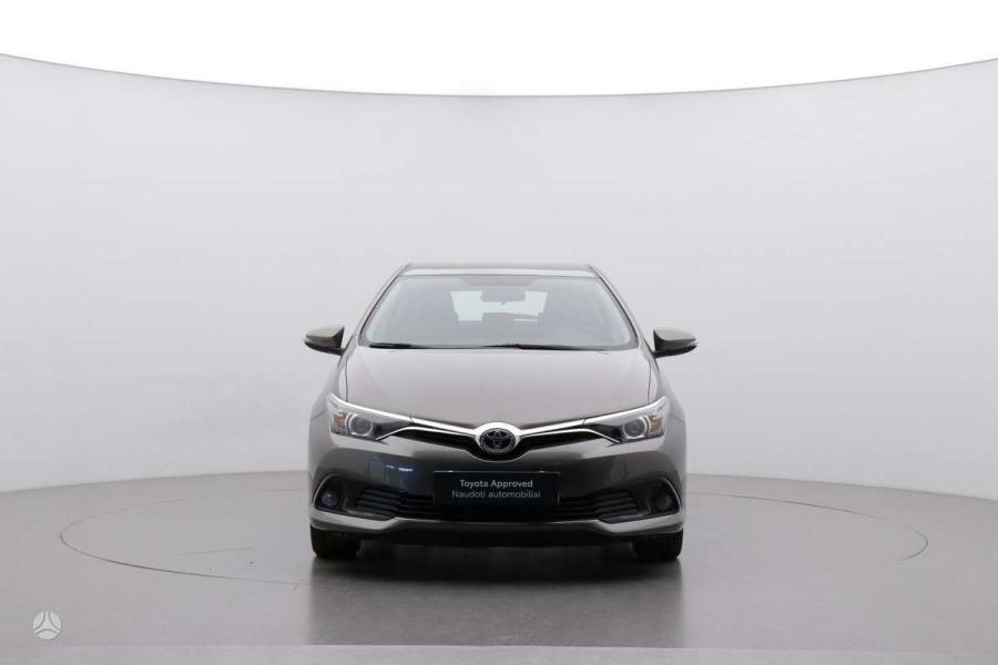 Grey Toyota Auris 2017 in Vilnius, with an engine capacity of 1.60 L and mileage of 144 thousand km for 10900 €, photo 7 on AUTOMOTO.COM.LV