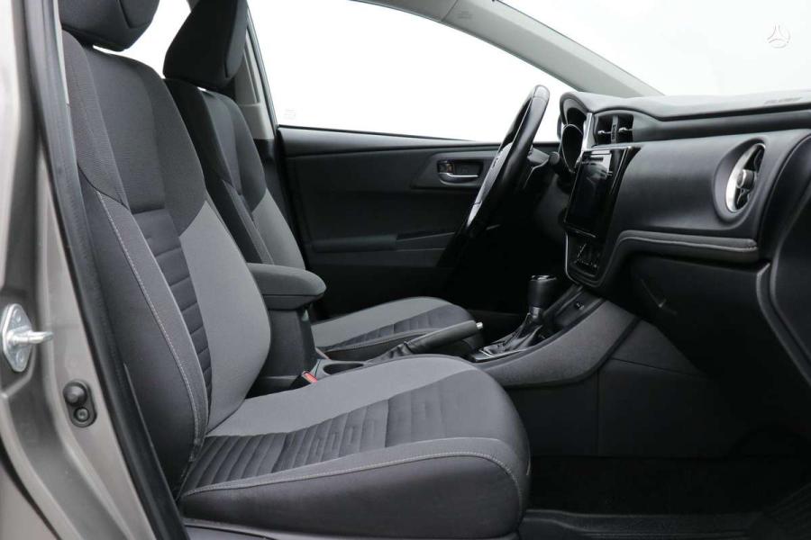 Grey Toyota Auris 2017 in Vilnius, with an engine capacity of 1.60 L and mileage of 144 thousand km for 10900 €, photo 10 on AUTOMOTO.COM.LV
