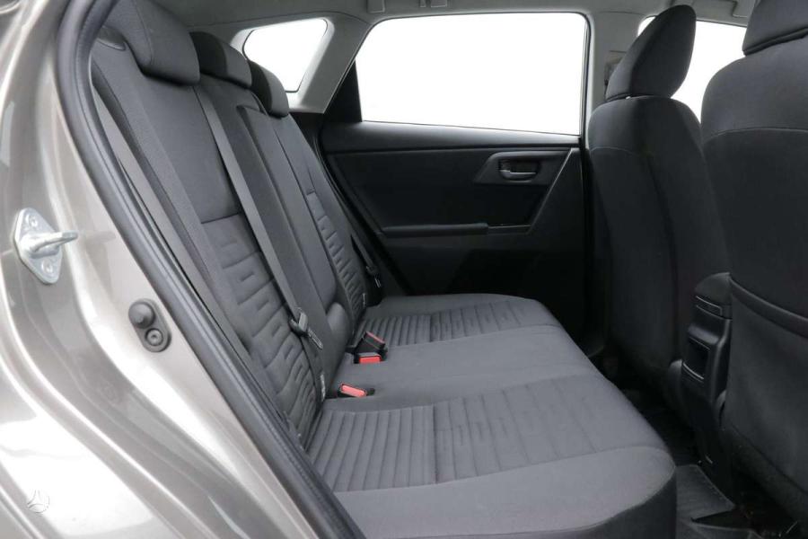 Grey Toyota Auris 2017 in Vilnius, with an engine capacity of 1.60 L and mileage of 144 thousand km for 10900 €, photo 11 on AUTOMOTO.COM.LV