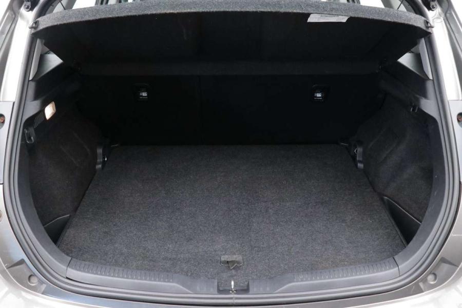 Grey Toyota Auris 2017 in Vilnius, with an engine capacity of 1.60 L and mileage of 144 thousand km for 10900 €, photo 12 on AUTOMOTO.COM.LV