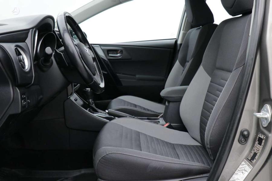 Grey Toyota Auris 2017 in Vilnius, with an engine capacity of 1.60 L and mileage of 144 thousand km for 10900 €, photo 13 on AUTOMOTO.COM.LV