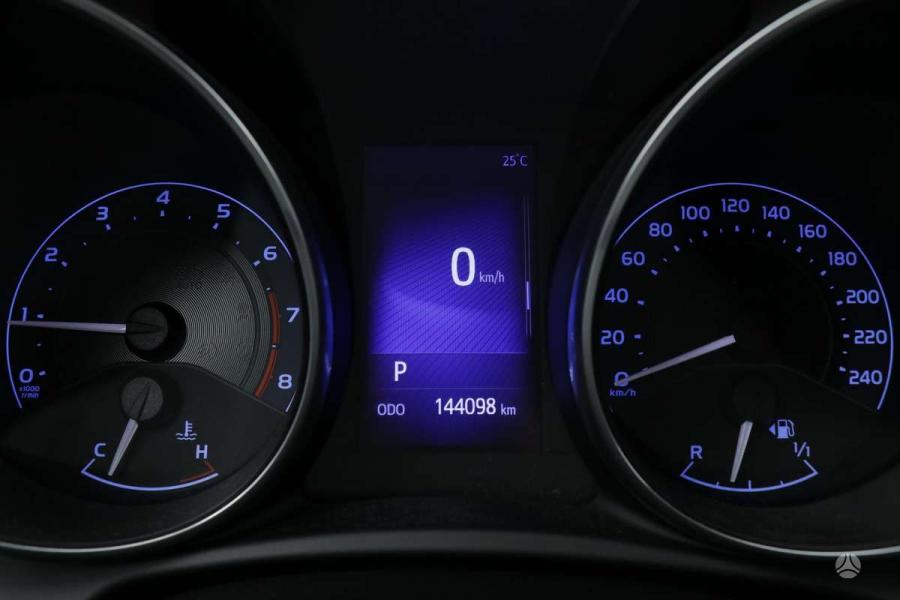 Grey Toyota Auris 2017 in Vilnius, with an engine capacity of 1.60 L and mileage of 144 thousand km for 10900 €, photo 15 on AUTOMOTO.COM.LV