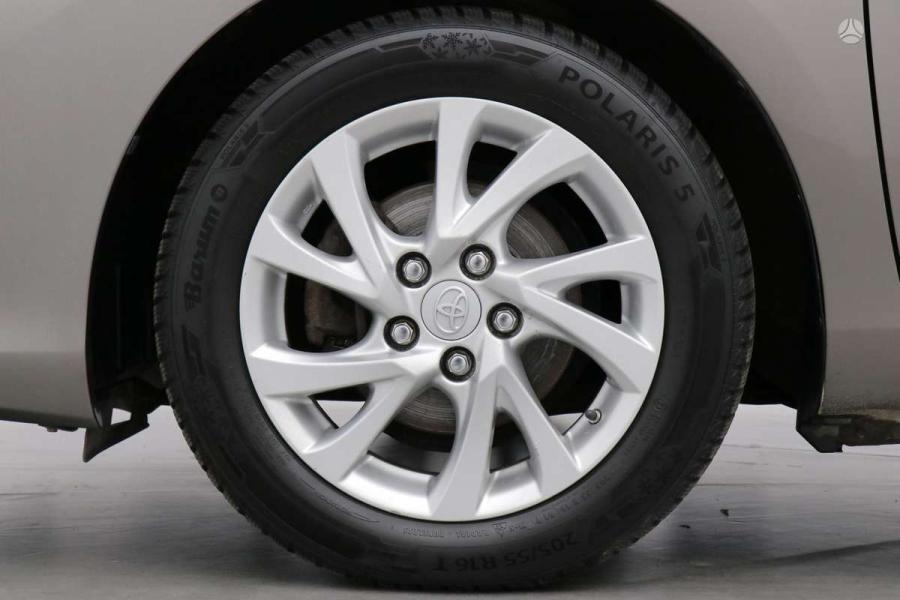 Grey Toyota Auris 2017 in Vilnius, with an engine capacity of 1.60 L and mileage of 144 thousand km for 10900 €, photo 17 on AUTOMOTO.COM.LV