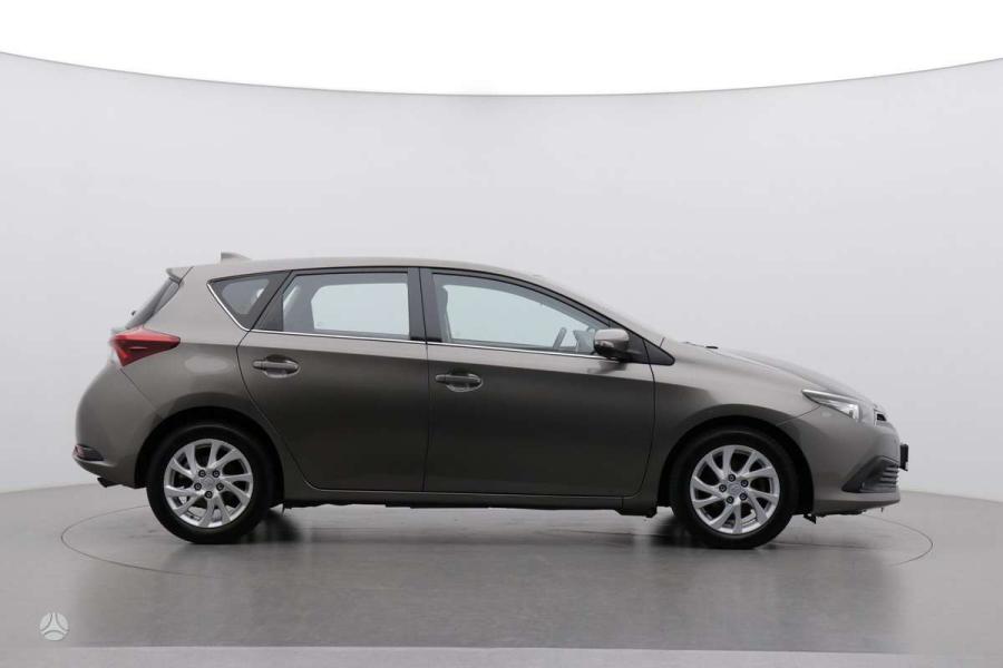 Grey Toyota Auris 2017 in Vilnius, with an engine capacity of 1.60 L and mileage of 144 thousand km for 10900 €, photo 18 on AUTOMOTO.COM.LV