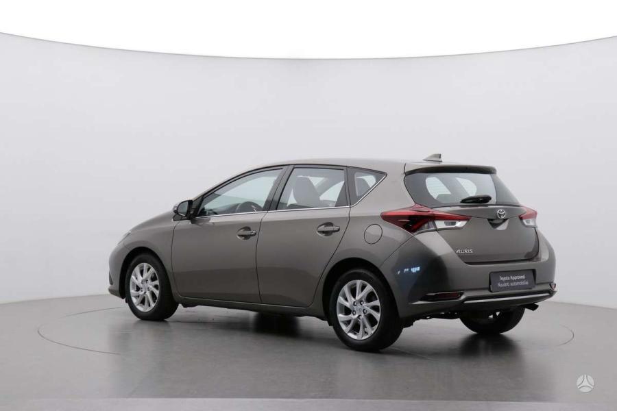 Grey Toyota Auris 2017 in Vilnius, with an engine capacity of 1.60 L and mileage of 144 thousand km for 10900 €, photo 19 on AUTOMOTO.COM.LV