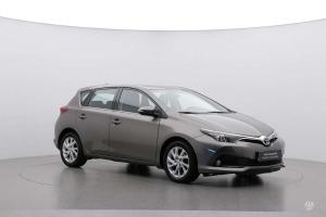 Grey Toyota Auris 2017 in Vilnius, with an engine capacity of 1.60 L and mileage of 144 thousand km for 10900 €, photo 20 on AUTOMOTO.COM.LV