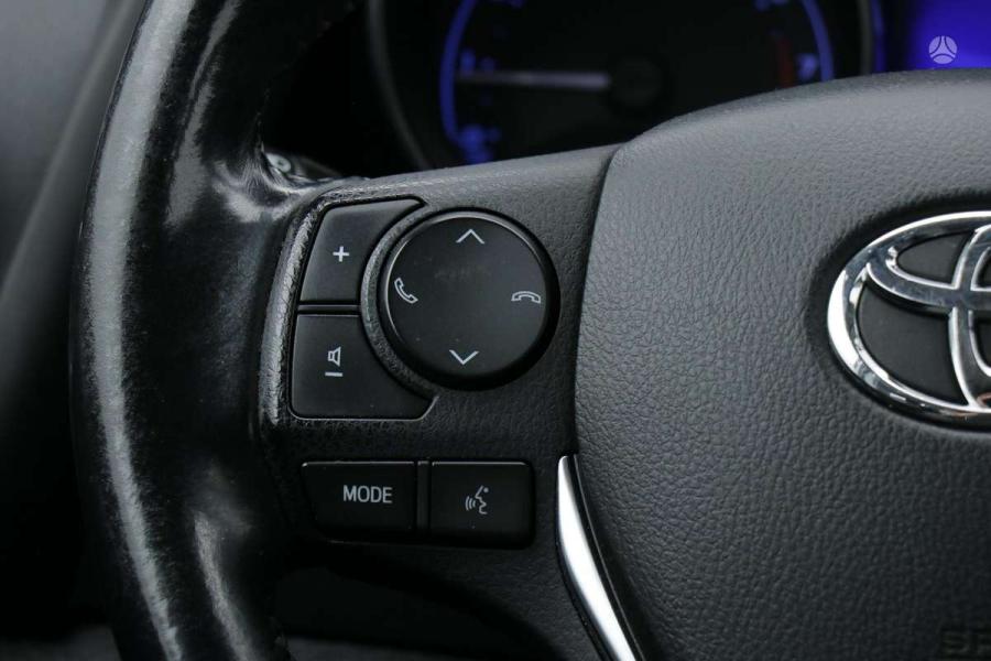 Grey Toyota Auris 2017 in Vilnius, with an engine capacity of 1.60 L and mileage of 144 thousand km for 10900 €, photo 25 on AUTOMOTO.COM.LV