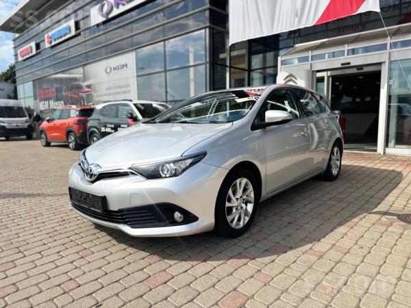 Grey Toyota Auris 2017 in Riga, with an engine capacity of 1.60 L and mileage of 155 thousand km for 7990 €, photo 1 on AUTOMOTO.COM.LV