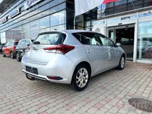 Grey Toyota Auris 2017 in Riga, with an engine capacity of 1.60 L and mileage of 155 thousand km for 7990 €, photo 6 on AUTOMOTO.COM.LV
