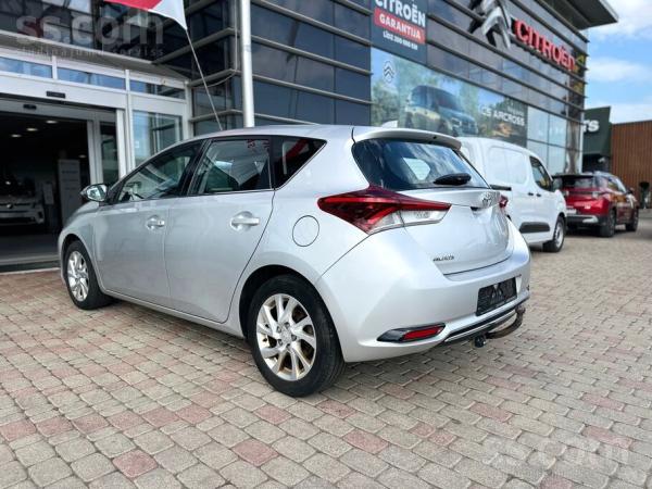 Grey Toyota Auris 2017 in Riga, with an engine capacity of 1.60 L and mileage of 155 thousand km for 7990 €, photo 7 on AUTOMOTO.COM.LV