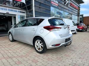 Grey Toyota Auris 2017 in Riga, with an engine capacity of 1.60 L and mileage of 155 thousand km for 7990 €, photo 8 on AUTOMOTO.COM.LV