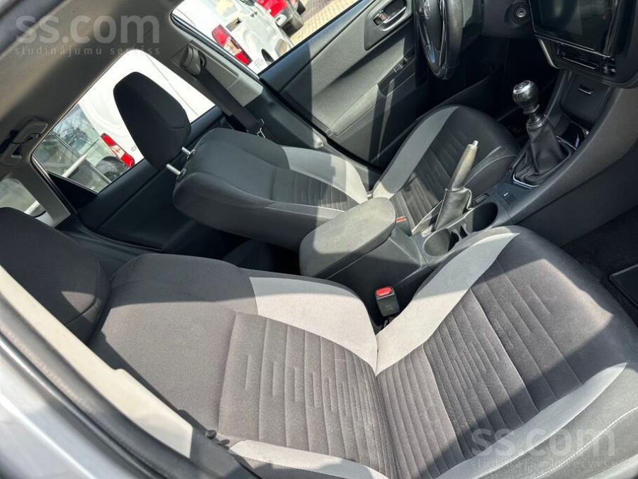 Grey Toyota Auris 2017 in Riga, with an engine capacity of 1.60 L and mileage of 155 thousand km for 7990 €, photo 9 on AUTOMOTO.COM.LV