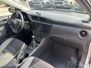 Grey Toyota Auris 2017 in Riga, with an engine capacity of 1.60 L and mileage of 155 thousand km for 7990 €, photo 10 on AUTOMOTO.COM.LV