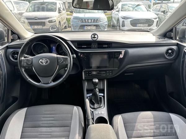 Grey Toyota Auris 2017 in Riga, with an engine capacity of 1.60 L and mileage of 155 thousand km for 7990 €, photo 10 on AUTOMOTO.COM.LV