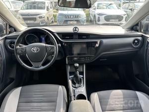 Grey Toyota Auris 2017 in Riga, with an engine capacity of 1.60 L and mileage of 155 thousand km for 7990 €, photo 11 on AUTOMOTO.COM.LV
