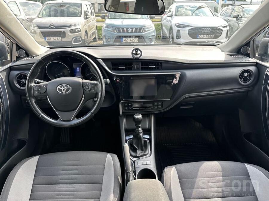 Grey Toyota Auris 2017 in Riga, with an engine capacity of 1.60 L and mileage of 155 thousand km for 7990 €, photo 11 on AUTOMOTO.COM.LV