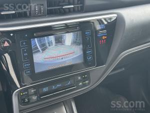 Grey Toyota Auris 2017 in Riga, with an engine capacity of 1.60 L and mileage of 155 thousand km for 7990 €, photo 12 on AUTOMOTO.COM.LV