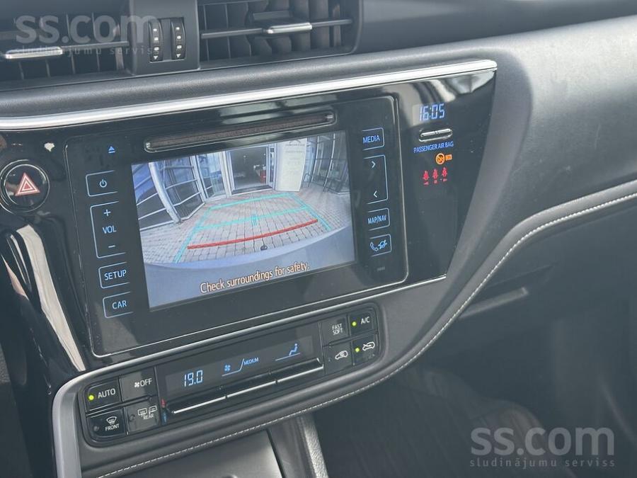Grey Toyota Auris 2017 in Riga, with an engine capacity of 1.60 L and mileage of 155 thousand km for 7990 €, photo 12 on AUTOMOTO.COM.LV