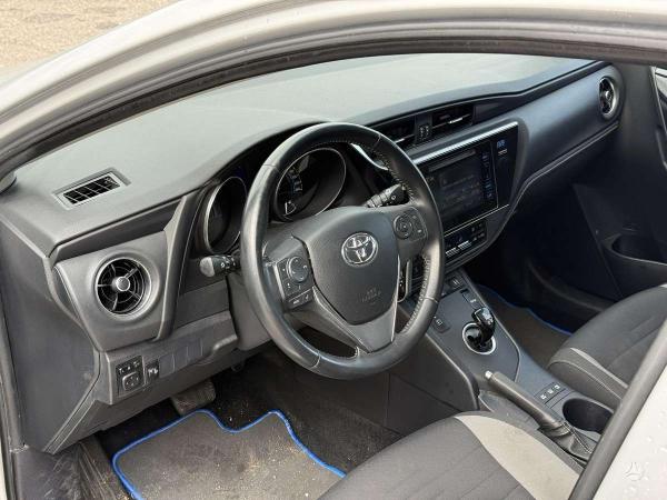 Pelēks Toyota Auris 2017 Vilkaviškis, ar dzinēja tilpumu 1.80 L un nobraukumu 235 tūkst. km par 10700 €, foto 7 vietnē AUTOMOTO.COM.LV