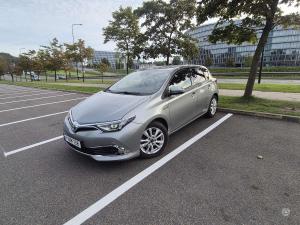 Pelēks Toyota Auris 2017 Viļņa, ar dzinēja tilpumu 1.80 L un nobraukumu 115 tūkst. km par 13250 €, foto  vietnē AUTOMOTO.COM.LV