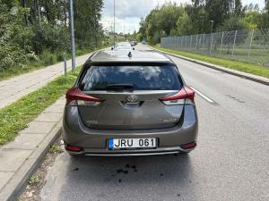 Grey Toyota Auris 2017 in Vilnius, with an engine capacity of 1.60 L and mileage of 101 thousand km for 8900 €, photo 4 on AUTOMOTO.COM.LV