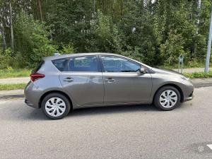 Grey Toyota Auris 2017 in Vilnius, with an engine capacity of 1.60 L and mileage of 101 thousand km for 8900 €, photo 5 on AUTOMOTO.COM.LV