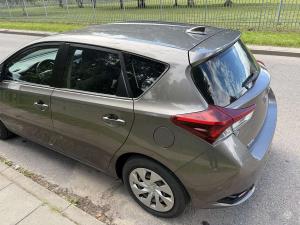 Grey Toyota Auris 2017 in Vilnius, with an engine capacity of 1.60 L and mileage of 101 thousand km for 8900 €, photo 7 on AUTOMOTO.COM.LV