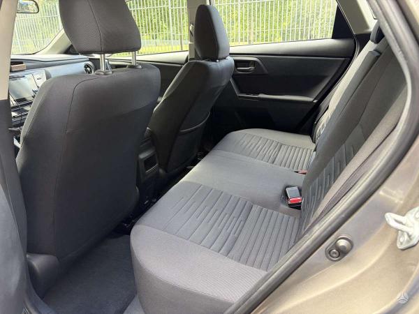 Toyota Auris 2017 in Vilnius on AUTOMOTO.COM.LV Grey Toyota Auris 2017 in Vilnius, with an engine capacity of 1.60 L and mileage of 101 thousand km for 8900 €, photo 9 on AUTOMOTO.COM.LV