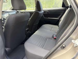 Grey Toyota Auris 2017 in Vilnius, with an engine capacity of 1.60 L and mileage of 101 thousand km for 8900 €, photo 9 on AUTOMOTO.COM.LV