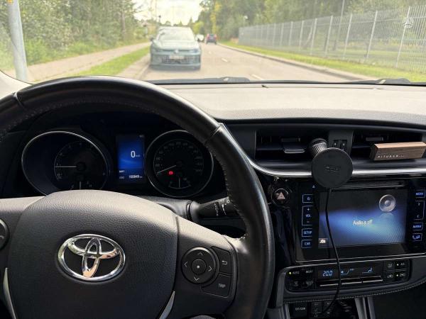 Toyota Auris 2017 in Vilnius on AUTOMOTO.COM.LV Grey Toyota Auris 2017 in Vilnius, with an engine capacity of 1.60 L and mileage of 101 thousand km for 8900 €, photo 11 on AUTOMOTO.COM.LV