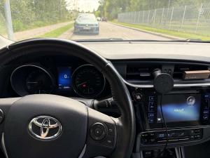 Grey Toyota Auris 2017 in Vilnius, with an engine capacity of 1.60 L and mileage of 101 thousand km for 8900 €, photo 11 on AUTOMOTO.COM.LV