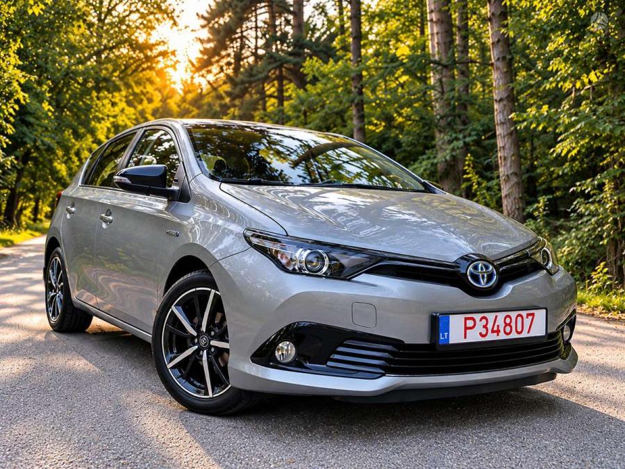 Pelēks Toyota Auris 2017 Viļņa, ar dzinēja tilpumu 1.80 L un nobraukumu 174 tūkst. km par 13000 €, foto 1 vietnē AUTOMOTO.COM.LV