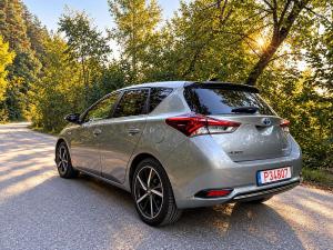 Pelēks Toyota Auris 2017 Viļņa, ar dzinēja tilpumu 1.80 L un nobraukumu 174 tūkst. km par 13000 €, foto 3 vietnē AUTOMOTO.COM.LV