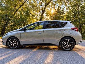 Pelēks Toyota Auris 2017 Viļņa, ar dzinēja tilpumu 1.80 L un nobraukumu 174 tūkst. km par 13000 €, foto 4 vietnē AUTOMOTO.COM.LV