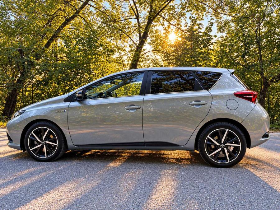 Pelēks Toyota Auris 2017 Viļņa, ar dzinēja tilpumu 1.80 L un nobraukumu 174 tūkst. km par 13000 €, foto 4 vietnē AUTOMOTO.COM.LV