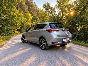 Pelēks Toyota Auris 2017 Viļņa, ar dzinēja tilpumu 1.80 L un nobraukumu 174 tūkst. km par 13000 €, foto 12 vietnē AUTOMOTO.COM.LV