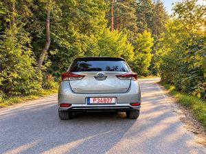 Pelēks Toyota Auris 2017 Viļņa, ar dzinēja tilpumu 1.80 L un nobraukumu 174 tūkst. km par 13000 €, foto 13 vietnē AUTOMOTO.COM.LV