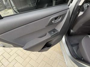Pelēks Toyota Auris 2017 Viļņa, ar dzinēja tilpumu 1.80 L un nobraukumu 174 tūkst. km par 13000 €, foto 20 vietnē AUTOMOTO.COM.LV