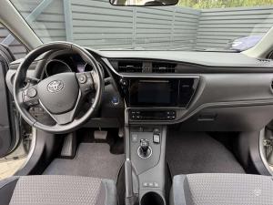 Pelēks Toyota Auris 2017 Viļņa, ar dzinēja tilpumu 1.80 L un nobraukumu 174 tūkst. km par 13000 €, foto 24 vietnē AUTOMOTO.COM.LV