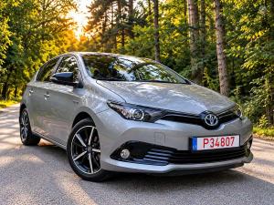 Pelēks Toyota Auris 2017 Viļņa, ar dzinēja tilpumu 1.80 L un nobraukumu 174 tūkst. km par 13000 €, foto  vietnē AUTOMOTO.COM.LV