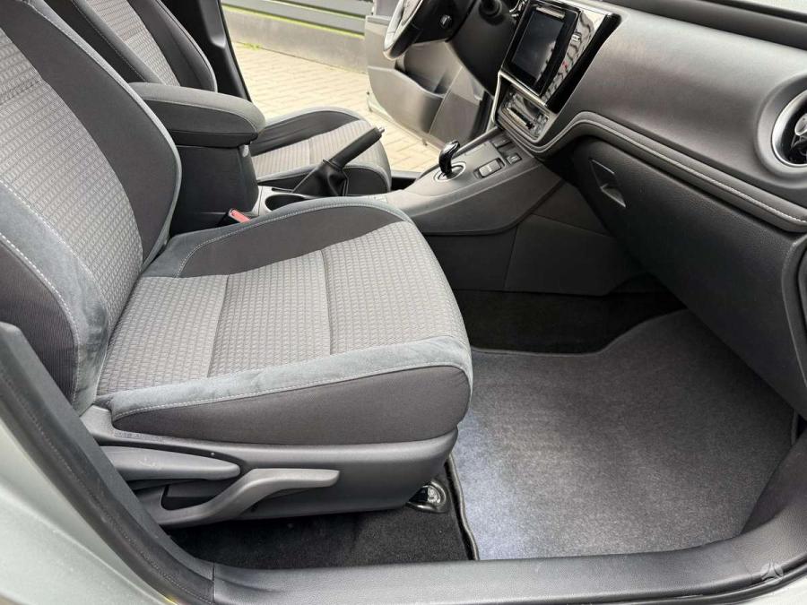 Grey Toyota Auris 2017 in Vilnius, with an engine capacity of 1.80 L and mileage of 174 thousand km for 13000 €, photo 17 on AUTOMOTO.COM.LV