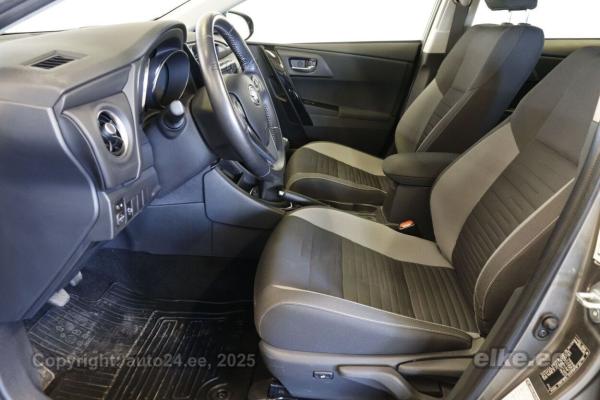 Pelēks Toyota Auris 2018 Tallina, ar dzinēja tilpumu 1.60 L un nobraukumu 44 tūkst. km par 11990 €, foto 11 vietnē AUTOMOTO.COM.LV