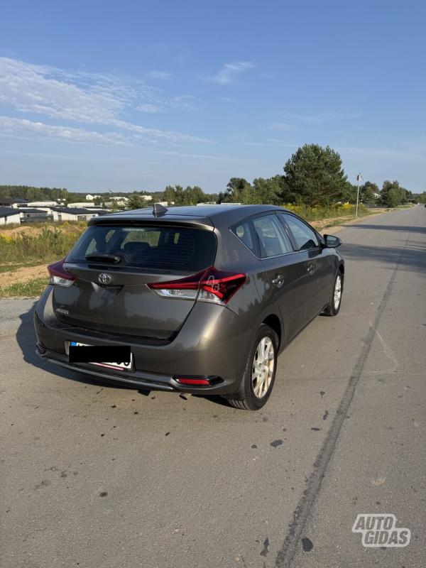 Pelēks Toyota Auris 2018 Viļņa, ar dzinēja tilpumu 1.60 L un nobraukumu 114 tūkst. km par 13490 €, foto 2 vietnē AUTOMOTO.COM.LV
