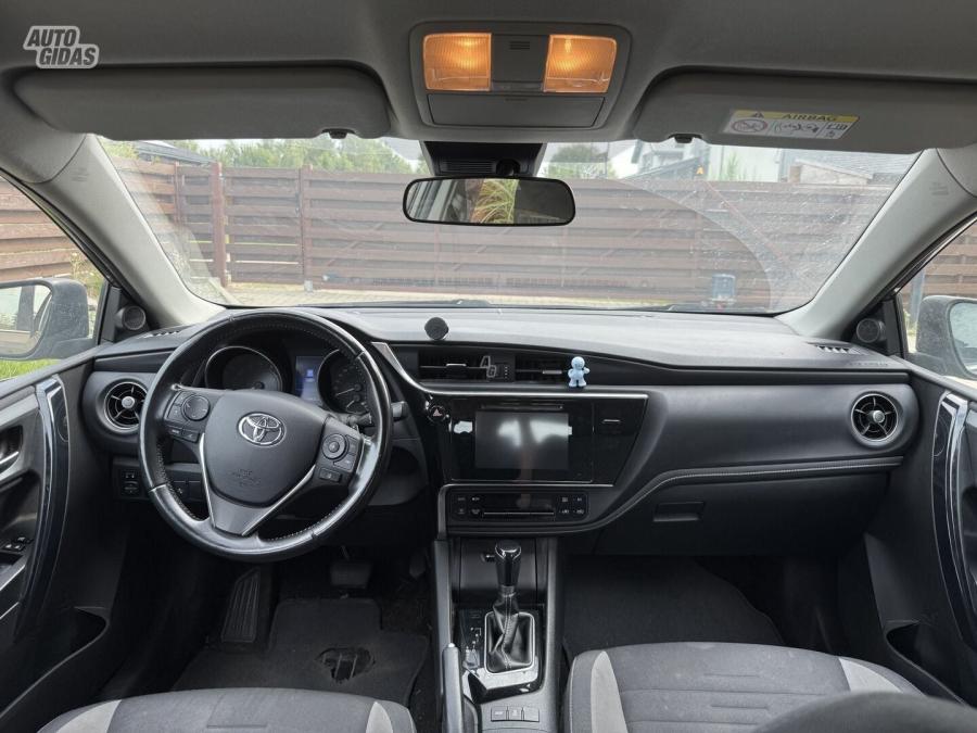 Pelēks Toyota Auris 2018 Viļņa, ar dzinēja tilpumu 1.60 L un nobraukumu 114 tūkst. km par 13490 €, foto 5 vietnē AUTOMOTO.COM.LV