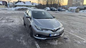 Grey Toyota Auris 2018 in Kaunas, with an engine capacity of 1.60 L and mileage of 275 thousand km for 8455 €, photo  on AUTOMOTO.COM.LV