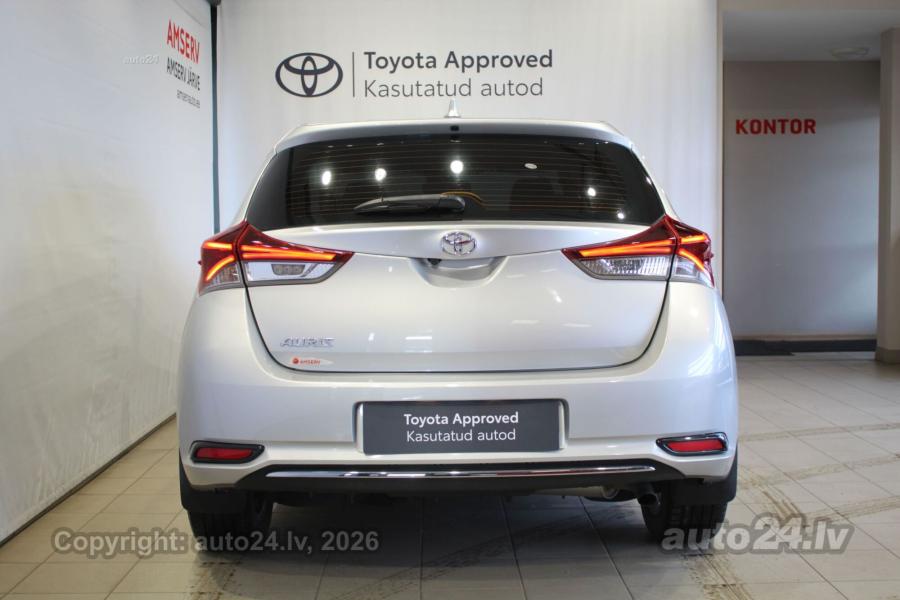 Grey Toyota Auris 2018 in Tallinn, with an engine capacity of 1.60 L and mileage of 48 thousand km for 9990 €, photo 4 on AUTOMOTO.COM.LV