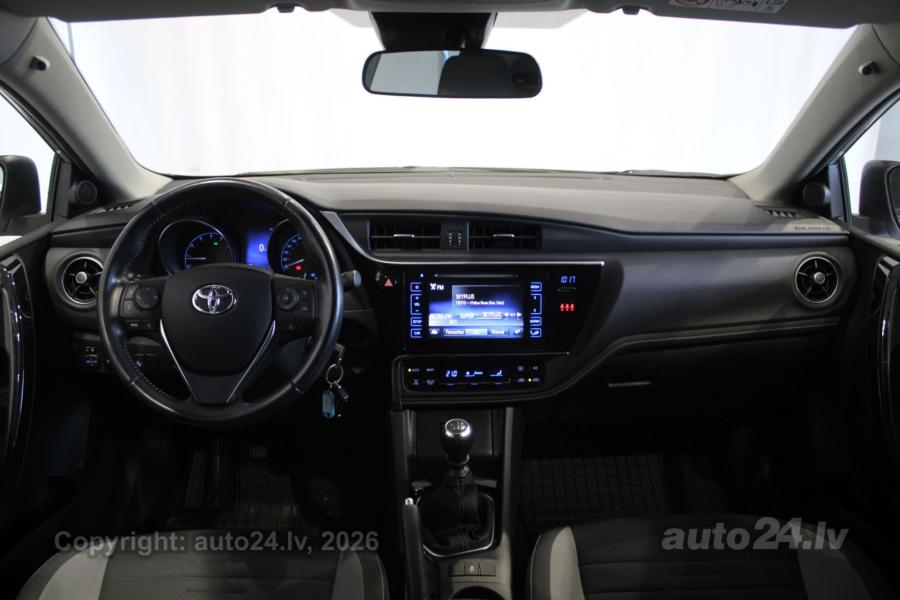 Grey Toyota Auris 2018 in Tallinn, with an engine capacity of 1.60 L and mileage of 48 thousand km for 9990 €, photo 8 on AUTOMOTO.COM.LV